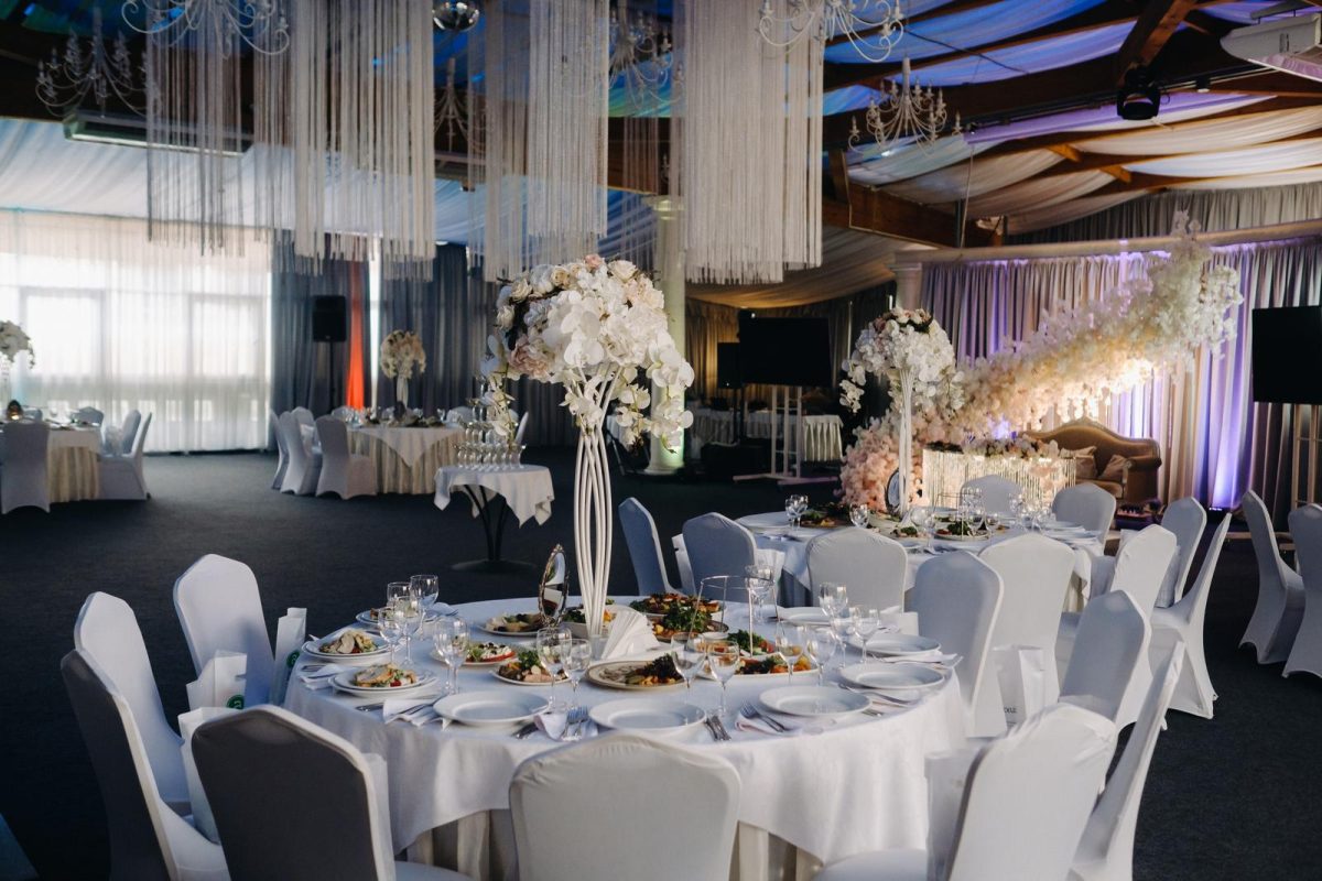 How to Decorate Your Wedding Reception Hall on a Budget